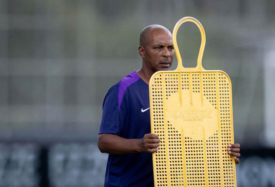 Orlando Ribeiro durante treinamento do Corinthians
