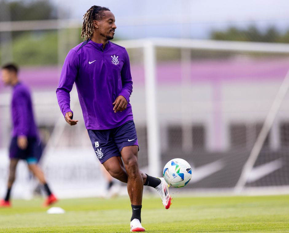 André Carrillo durante treinamento do Corinthians