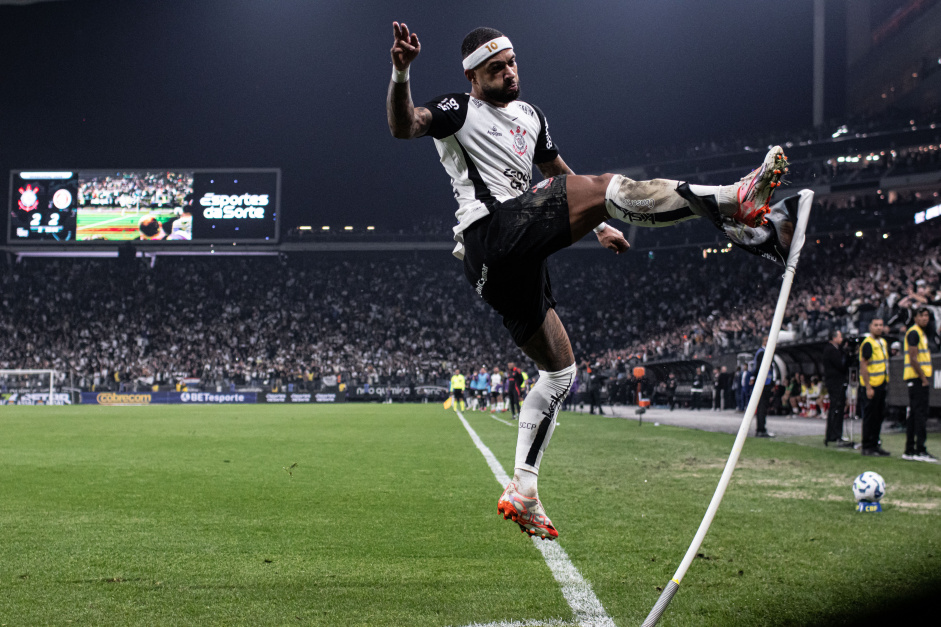 Memphis acertando a bandeirinha