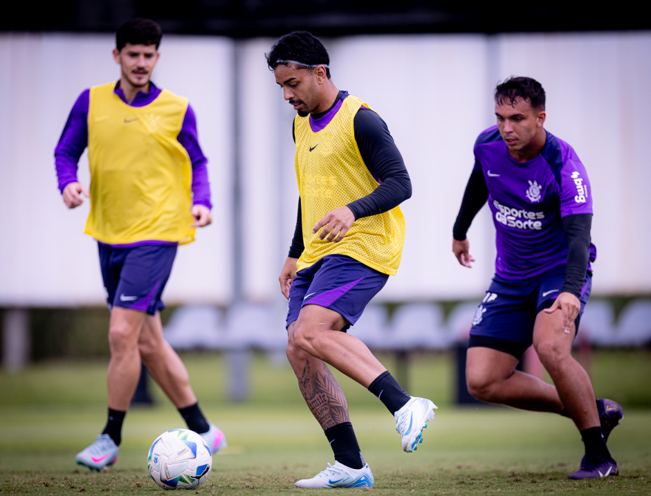 Hugo Farias, Matheus Bidu e Giovane em treino do Corinthians