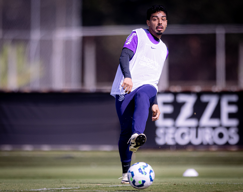 Matheus Bidu em treinamento do Corinthians
