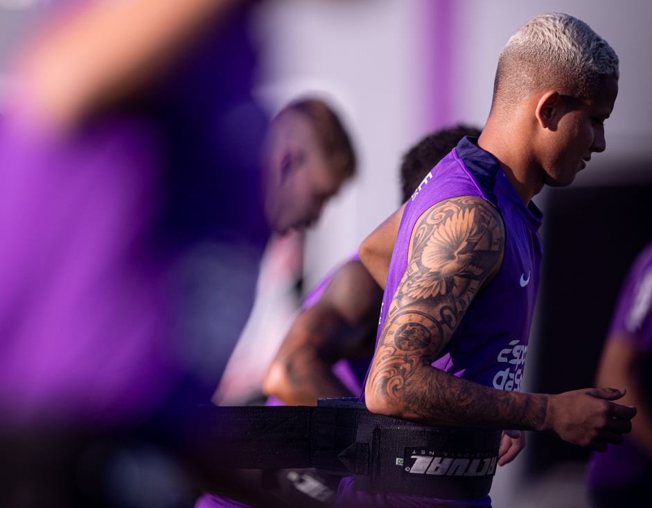 Kayke em ação no treino do Corinthians