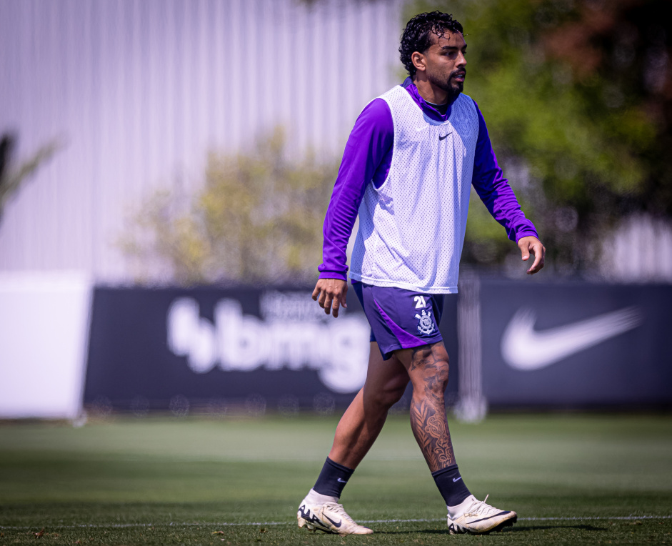 Matheus Bidu em mais um dia de preparação pelo Corinthians