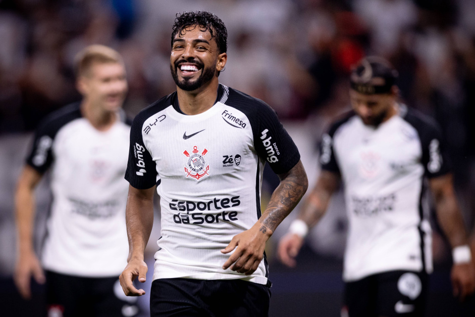 Matheus Bidu após gol marcado pelo Corinthians